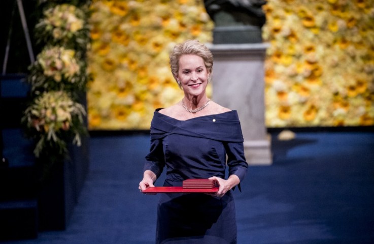 Nobelprismodtager hyldes for at trække forskning tilbage : Science Report